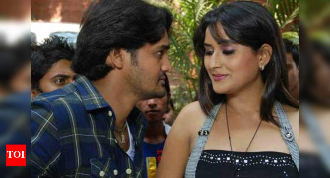 Manoj, Rakhi Tripathi share screen in Chalbaj Chulbul Pandey | Regional ...