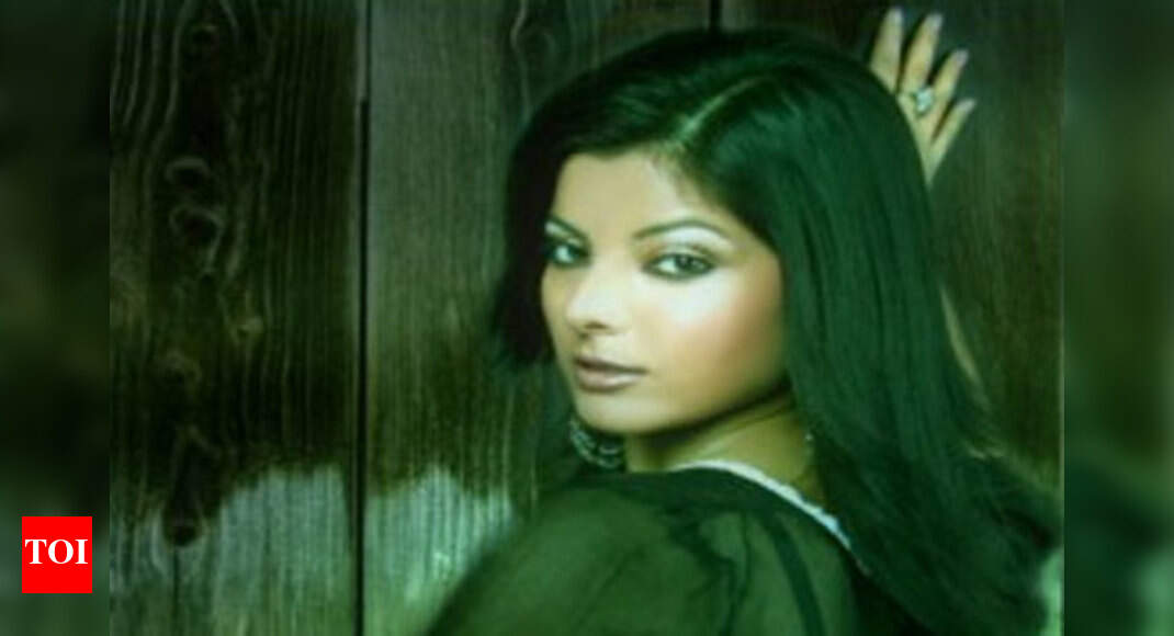 The new sensation in Bhojpuri cinema - Smrity Sinha | Bhojpuri Movie ...