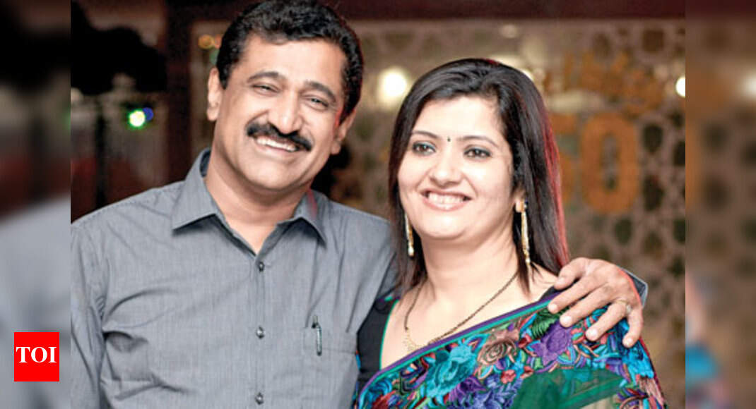 Family throws a bash for Sunil Chandwani's 50th birthday celebration ...
