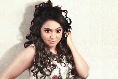 Vaishali set to debut in K'wood with Mannaru | Malayalam Movie News ...