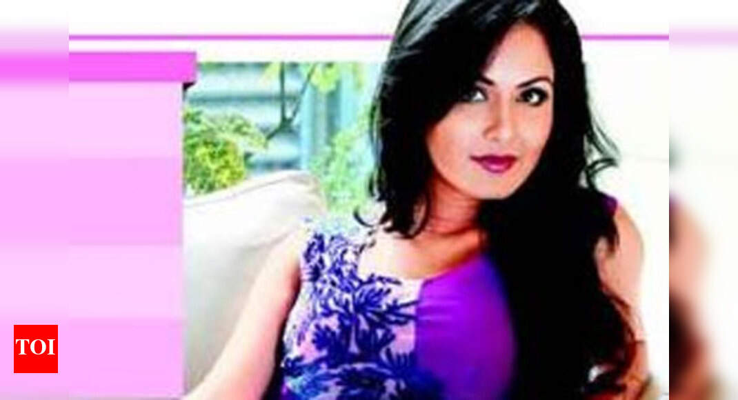 Actress Puja chooses Dev over Jeet | Bengali Movie News - Times of India