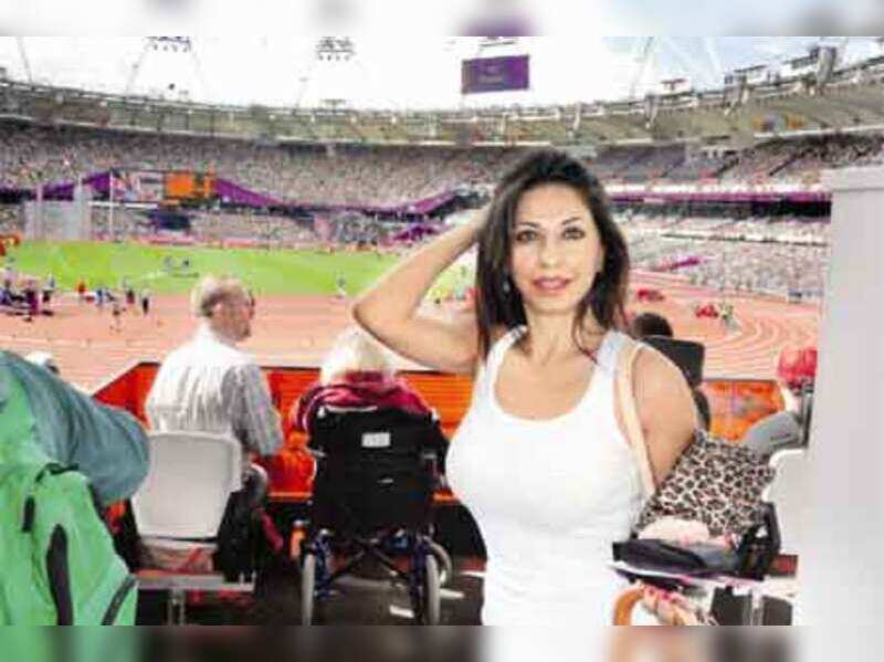 Vida Samadzai hosts dinner for Afghani team - Times of India