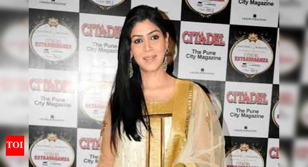 Theatre is the only medium that belongs to actors: Sakshi Tanwar ...