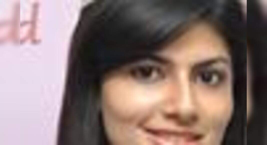 People tell Vanya how to get the crown! - Times of India