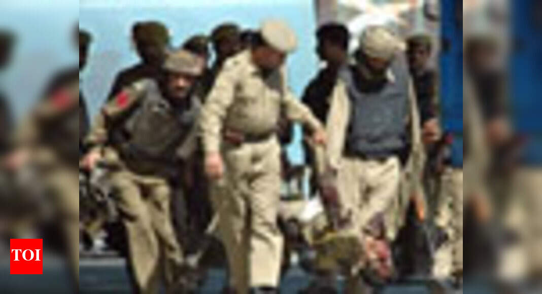 Eight killed, 20 wounded in Kashmir gunbattle - Times of India