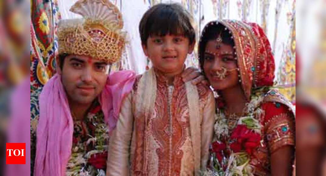 Meit’s the eye candy on 'Afsar Bitiya' sets - Times of India