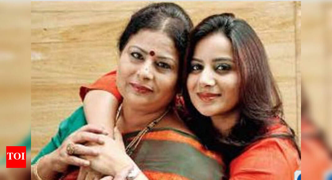 Pooja's mum to make film debut | Kannada Movie News - Times of India