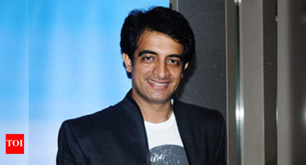 Actor Pankaj Vishnu's book 'Niwaant' launched | Marathi Movie News ...