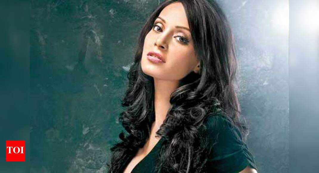 Bipasha comes clean on Shahid! | Hindi Movie News - Times of India