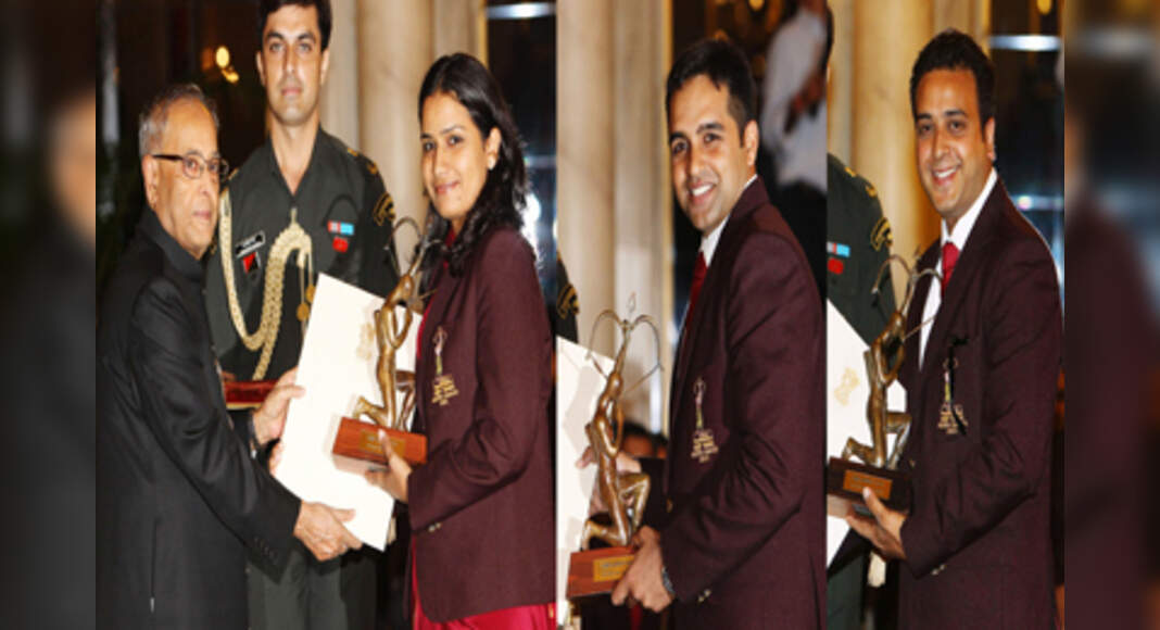President Pranab Mukherjee presenting Arjuna Awards 2012 to shooters ...