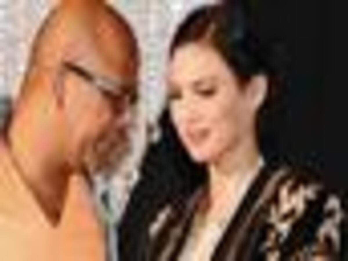 Rochelle feels elegant in a Narendra Kumar bridal ensemble