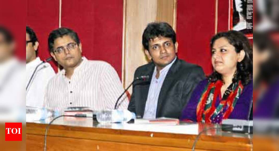 Political debate at Hindu College - Times of India