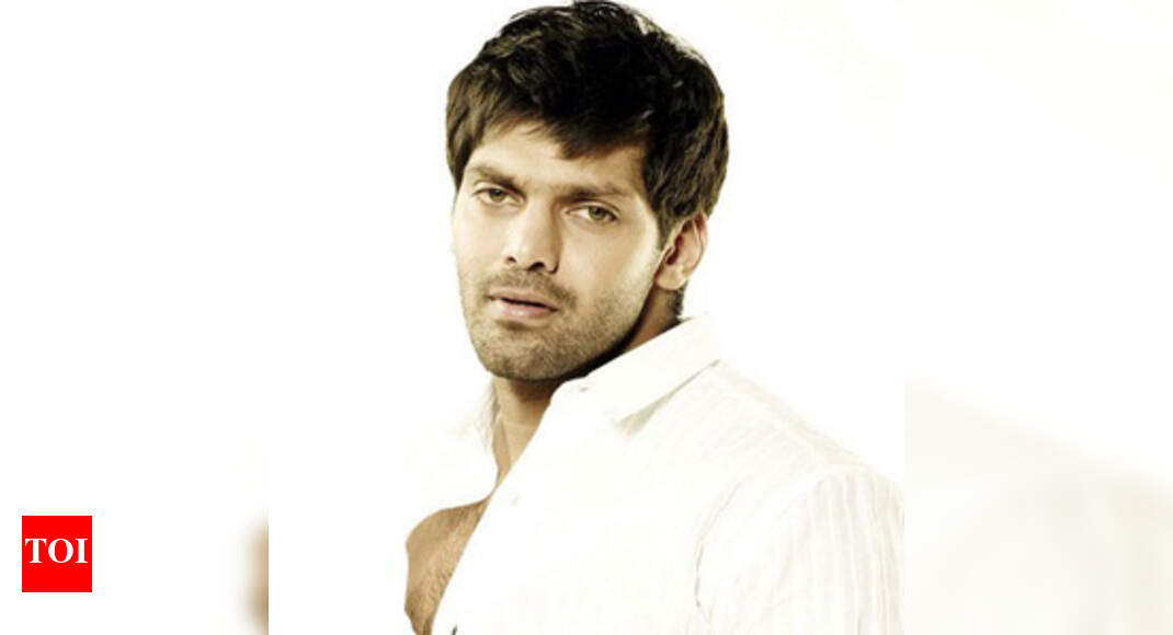 Arya gets intimate with Anushka | Tamil Movie News - Times of India