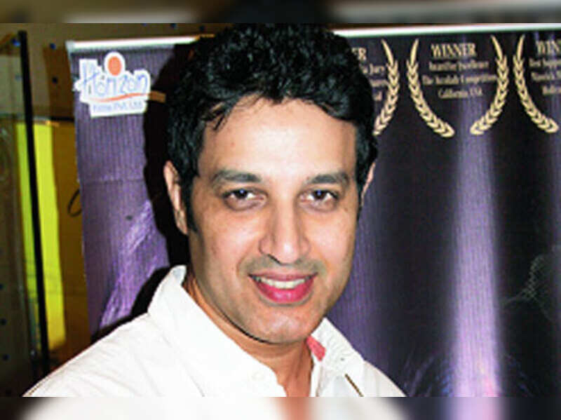 Vijay Patkar, Khalid Siddique and other M-Town stars spotted in Pune ...