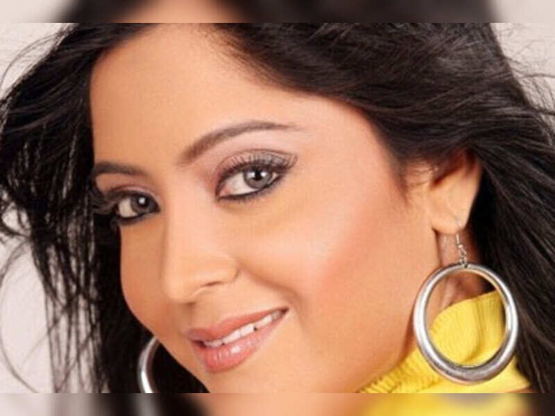 Shubhi to share screenspace with Pawan Singh | Bhojpuri Movie News ...