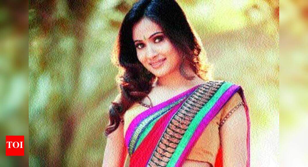 Dipa Shah explores her girly side | Tamil Movie News - Times of India