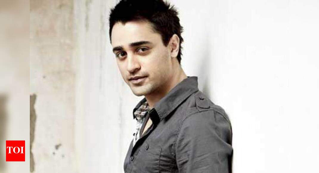 Imran takes the ferry to shooting | Hindi Movie News - Times of India