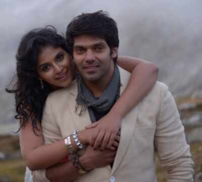Anjali-Arya's lip-lock in Delhi Belly remake | Tamil Movie News - Times ...
