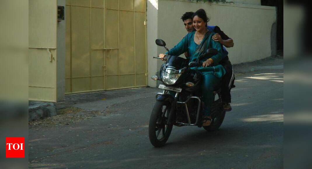 Rati Agnihotri rides the bike again for Dehradhun Diary | Hindi Movie ...