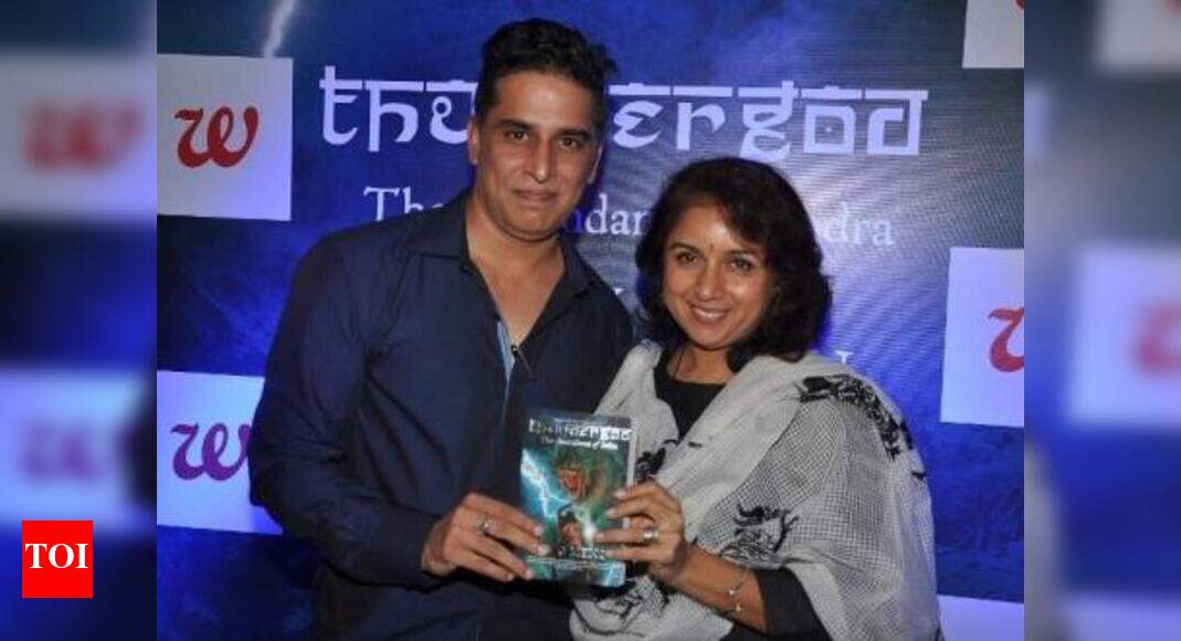 Revathi launches Rajiv Menon's book | Tamil Movie News - Times of India