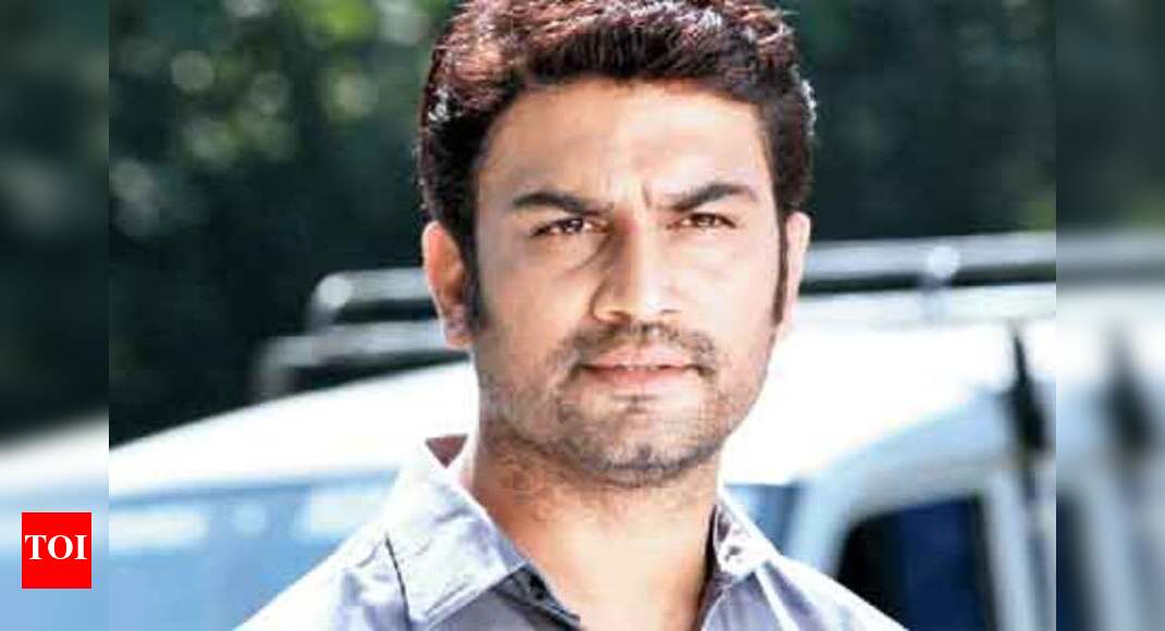 Sharad returns as host - Times of India