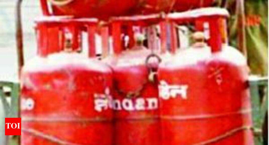 30,000 surrender 2nd gas connection in a week | India News - Times of India