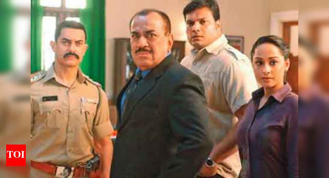 Aamir Khan helps the CID team to solve a case - Times of India