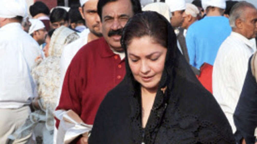 Politicians, businessmen, Bollywood stand by Ponty's family | The Times ...