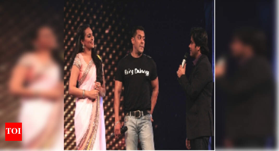 Chulbul Pandey on the sets of Sa Re Ga Ma Pa - Times of India
