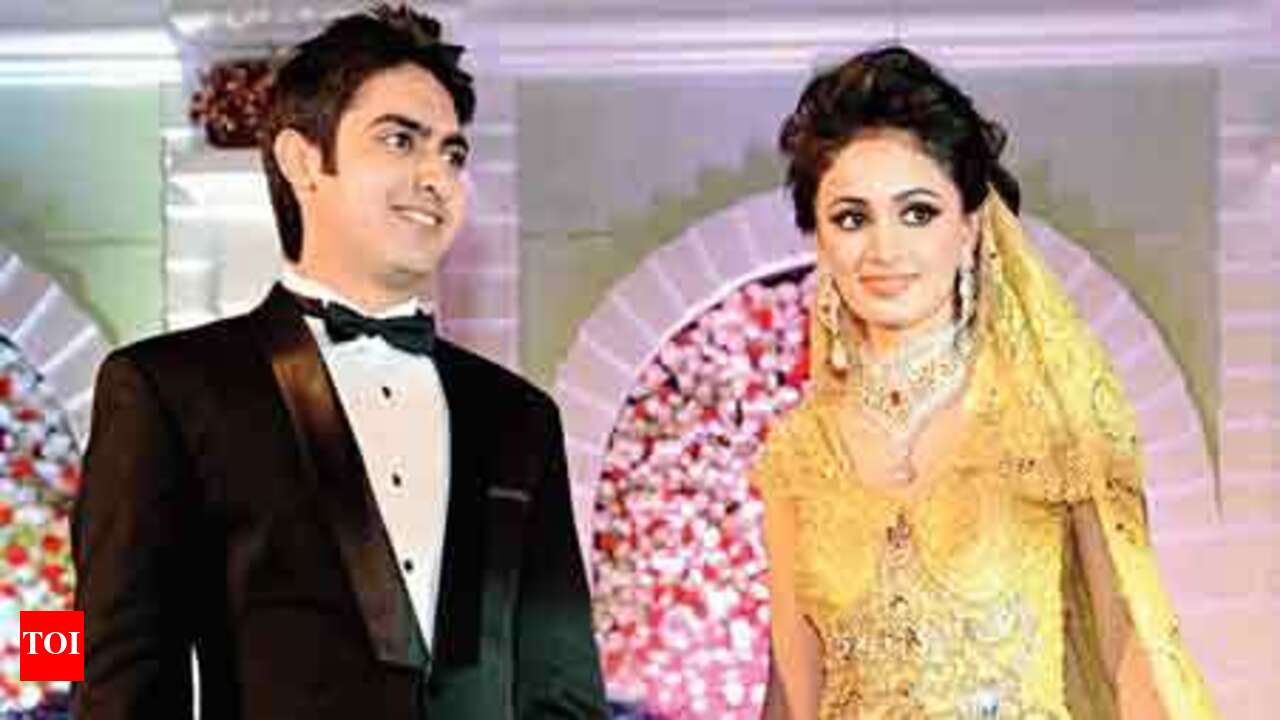 Gayatri Ahuja Wedding Buy The Old Indian Haldi Lehenga Set By Designer