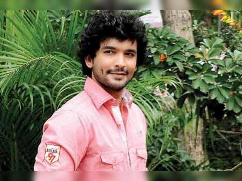 diganth: Diganth's early birthday celebrations | Kannada Movie News ...