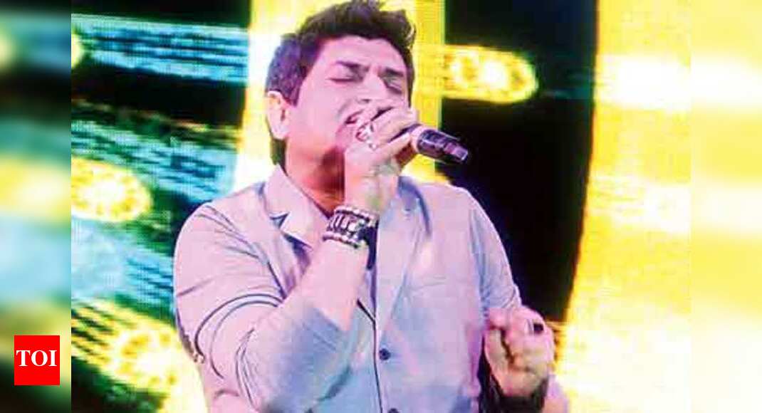 Neeraj Shridhar performs at Cybage’s annual bash hosted by Arun Nathani ...