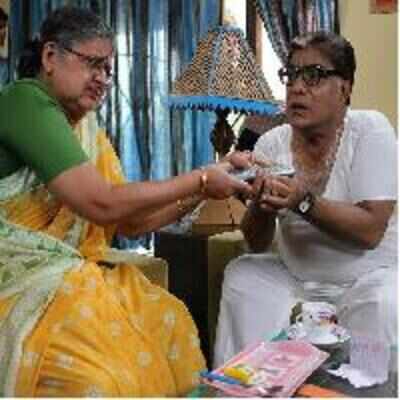 Aanjjan Srivastav is happy with co-star Sulbha Arya - Times of India