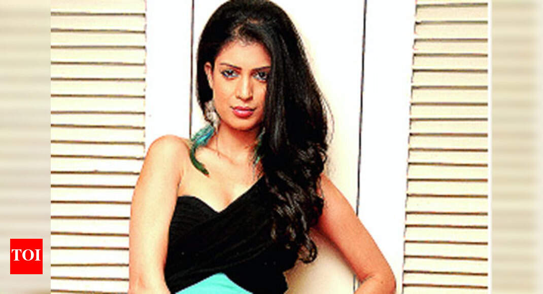 I hope my international film wins a Golden Globe: Tena | Hindi Movie ...