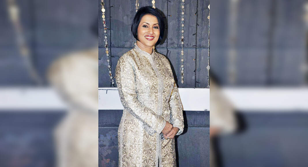 Singer Madhushree smiles for the camera while shooting for the music ...