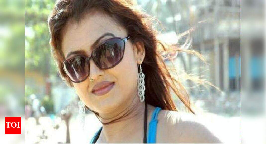 Sona turns to direction! | Tamil Movie News - Times of India