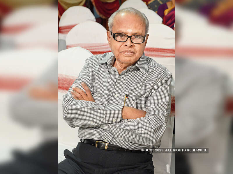K Balachander attends Sudha Raghunathan's son Kaushik's wedding ...