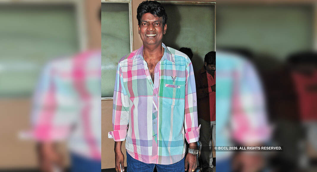 Salim Kumar poses during the preview of Sanjeev Sivan's 'Venalodungathe ...