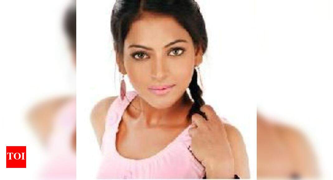 Asma Badar in Mrs. Kaushik Ki Paanch Bahuein - Times of India