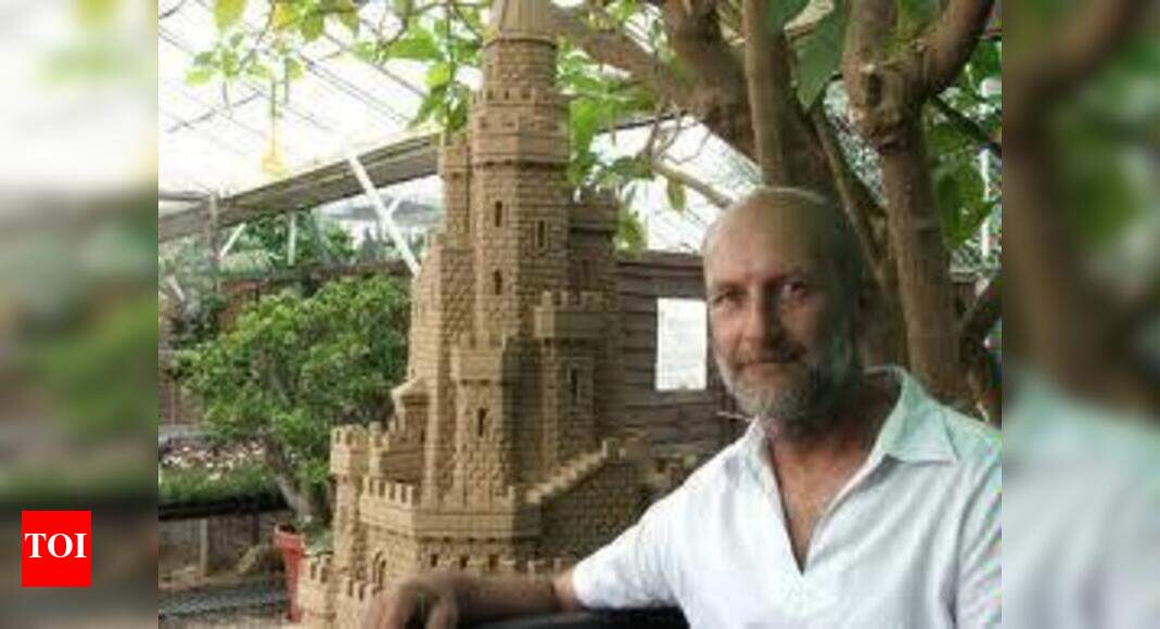 Renowned sculptor Simon Smith to go live next month - Times of India