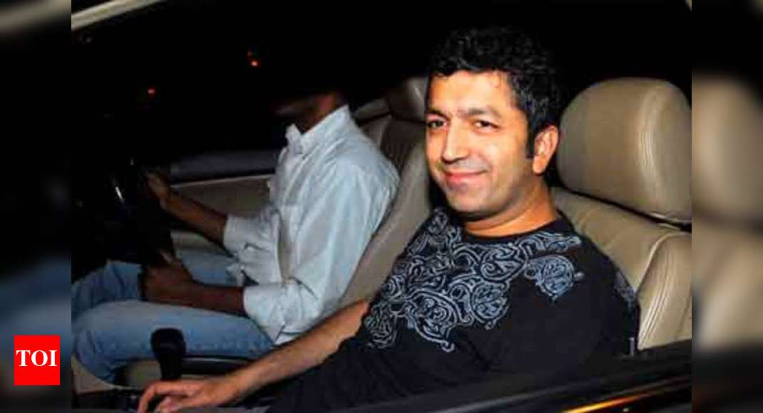Kunal Kohli's the proud owner of a golden Filmfare trophy | Hindi Movie ...