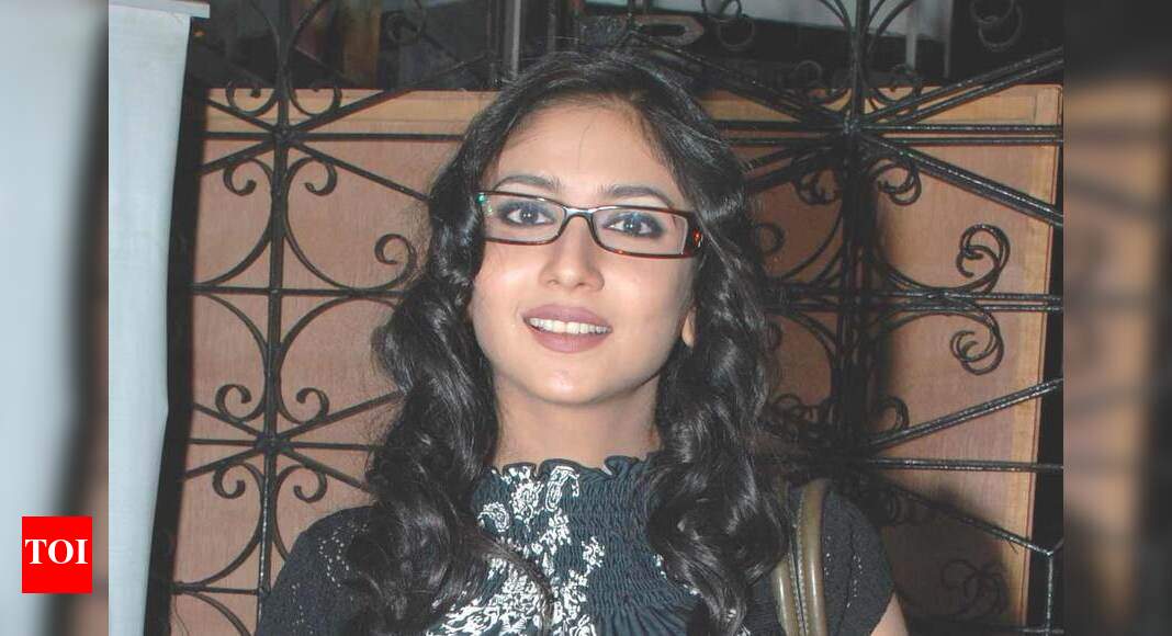 Debleena switches to saree | Bengali Movie News - Times of India