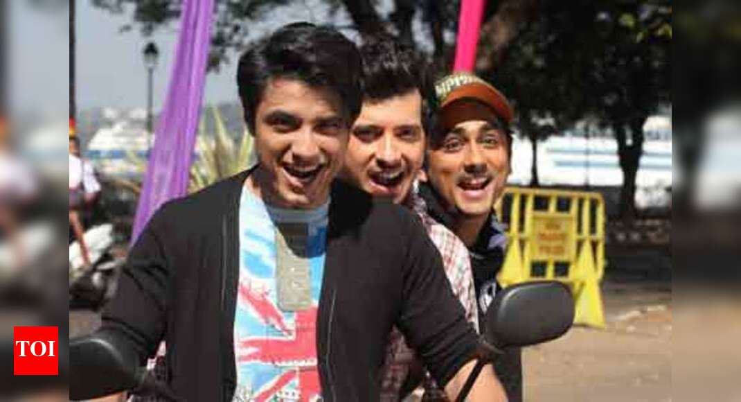 Police caught Chashme Baddor actors for breaking rule | Hindi Movie ...