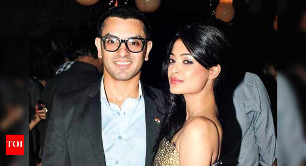 Tehseen Poonawalla played the perfect host at WTF lounge in Pune ...