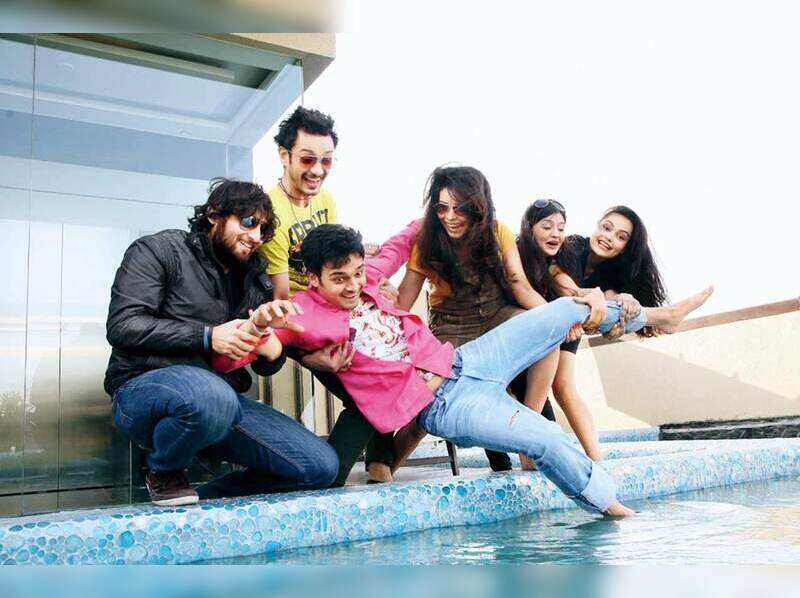 A Comedy of chaos: Damadol | Bengali Movie News - Times of India