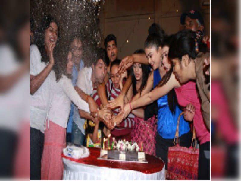 Shashi Sumeet Production’s: Diya Aur Baati Hum crosses 400th episode ...