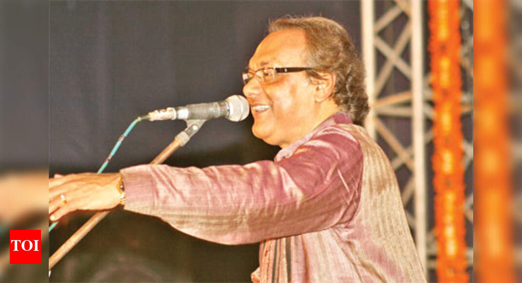 Ghazal singer Chandan Das at SPANDAN, BHU’s cultural fest in Benaras ...