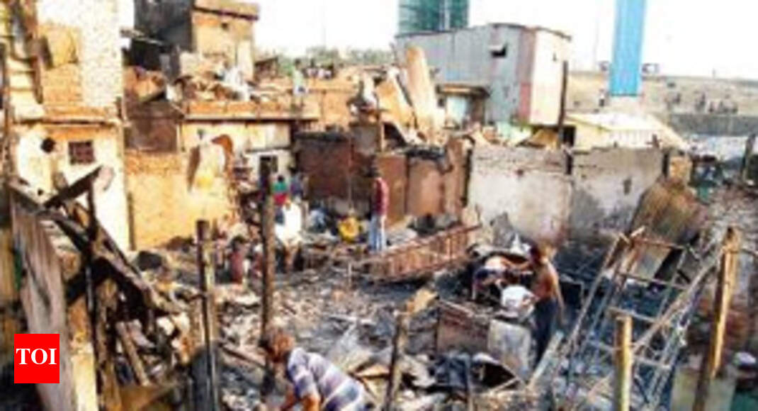 Shastri Nagar slums: 17 injured in blaze at Bandra slum | Mumbai News ...
