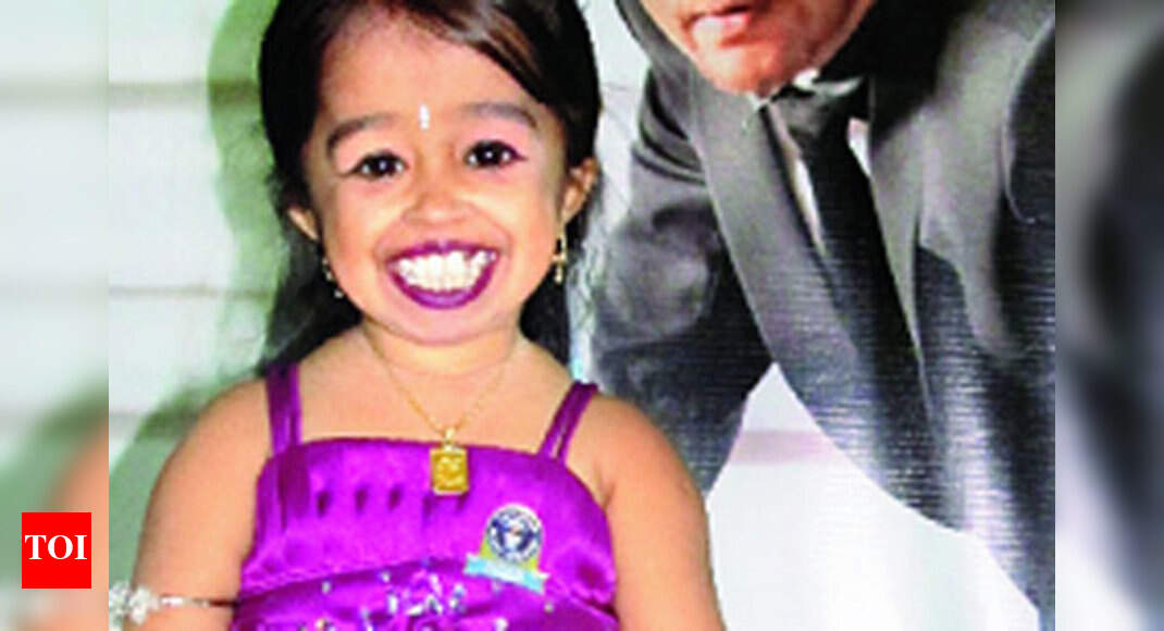 World’s shortest girl to do an item number - Times of India