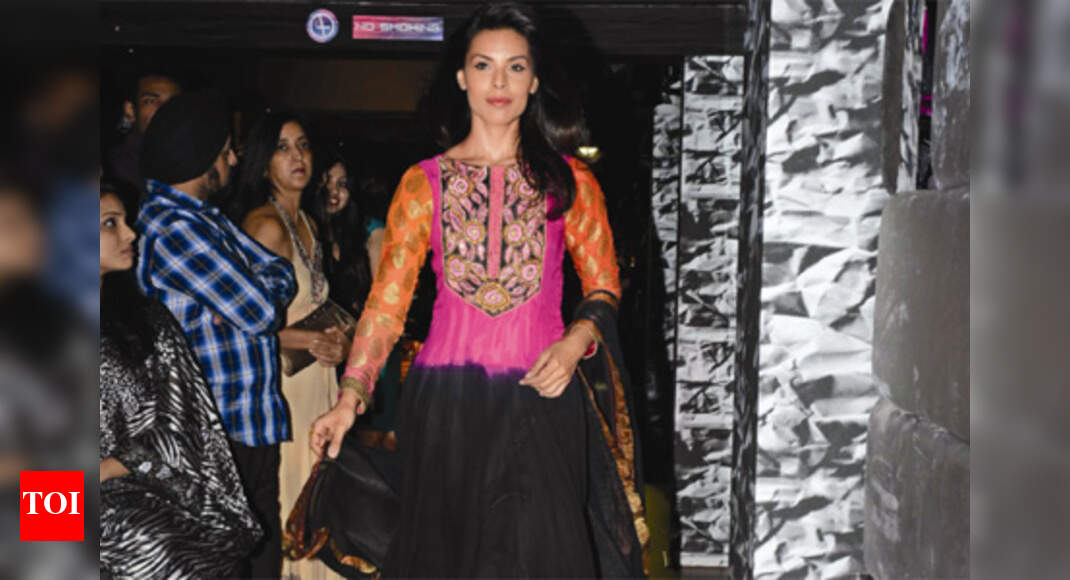 Glam takes centerstage at city launches - Times of India